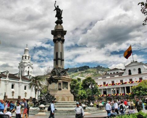 Cinco íconos turísticos de Quito; entre ellos, ver la ciudad desde del ...